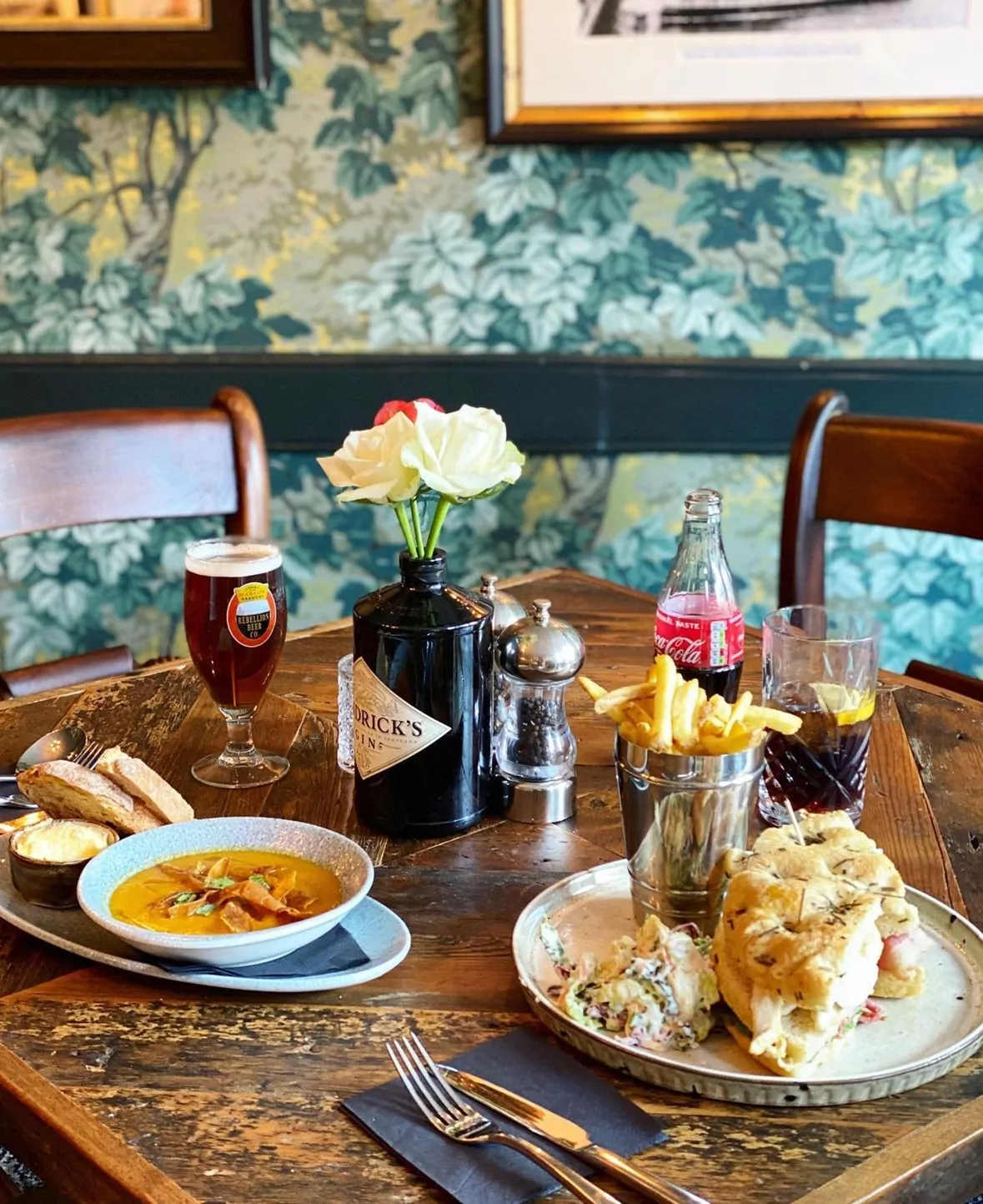The Best Riverside Pubs and Restaurants for Boat Hire Day Trips ~ Hobbs ...